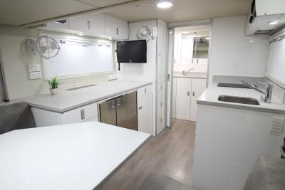 Adventurer 4x4 | Luxury 4x4 Motorhome | SLRV Expedition Vehicles