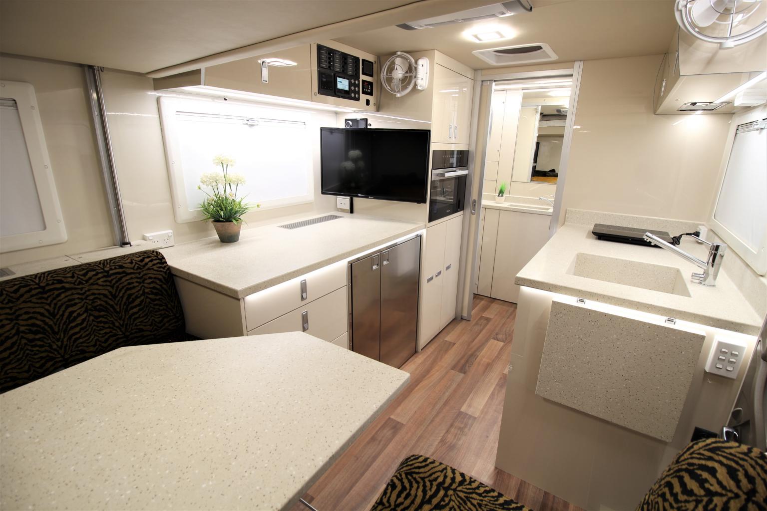 Can it get any better? The new SLRV Adventurer 4x4 | SLRV Expedition ...