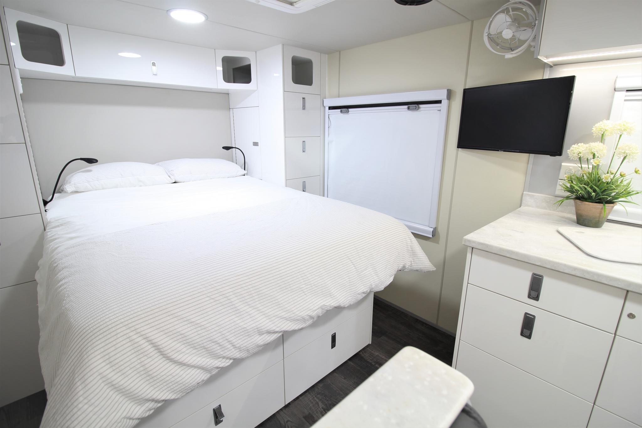 FTS800 4x4 | Luxury 4x4 Motorhome |SLRV Expedition Vehicles