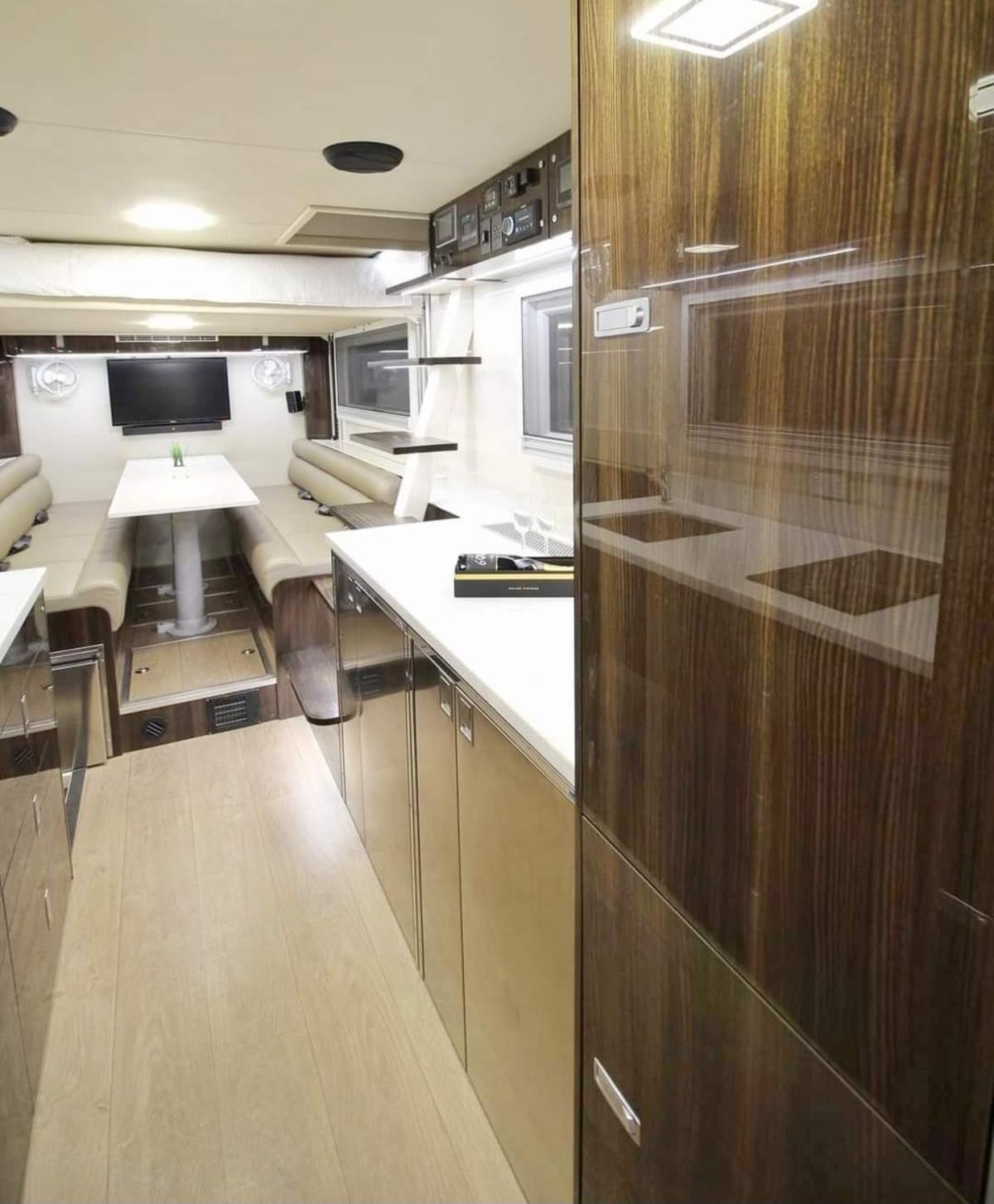 The iconic Double-Decker SLRV ComMANder 8x8 is FOR SALE (SOLD) | SLRV ...